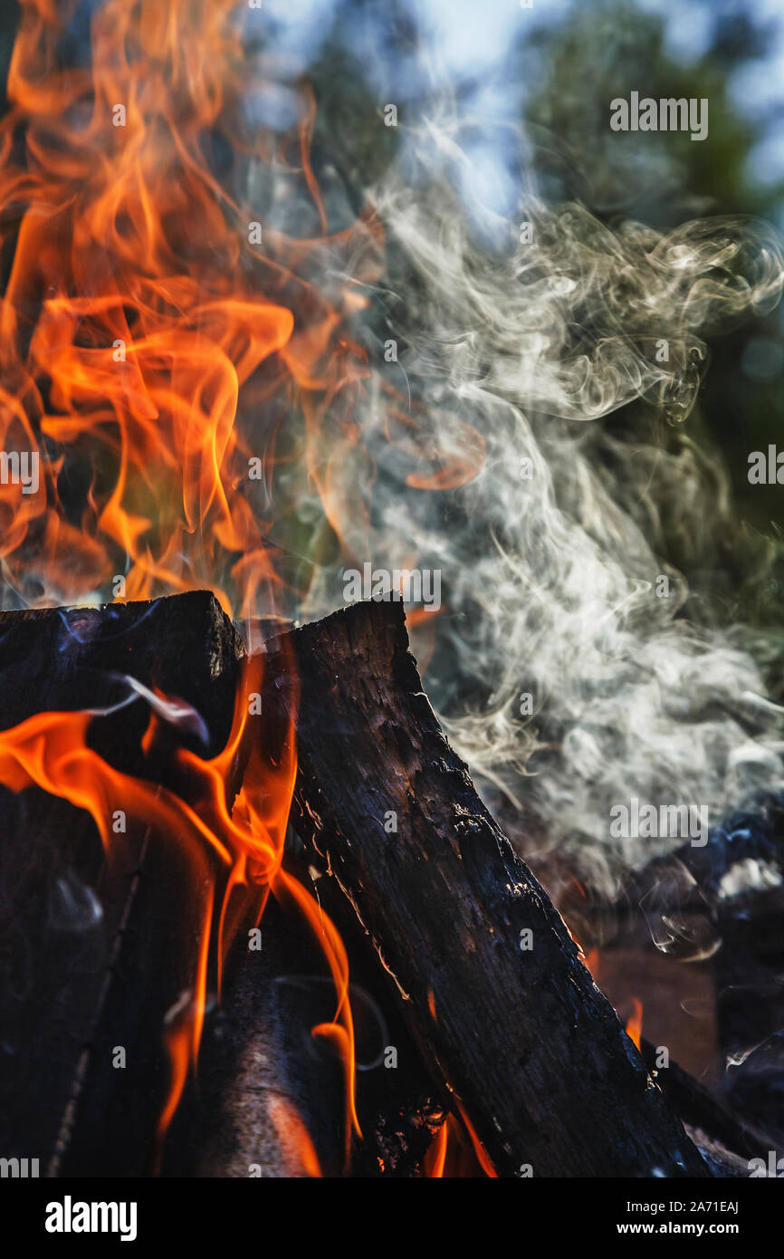 Smoke rising from bonfire hi-res stock photography and images - Alamy