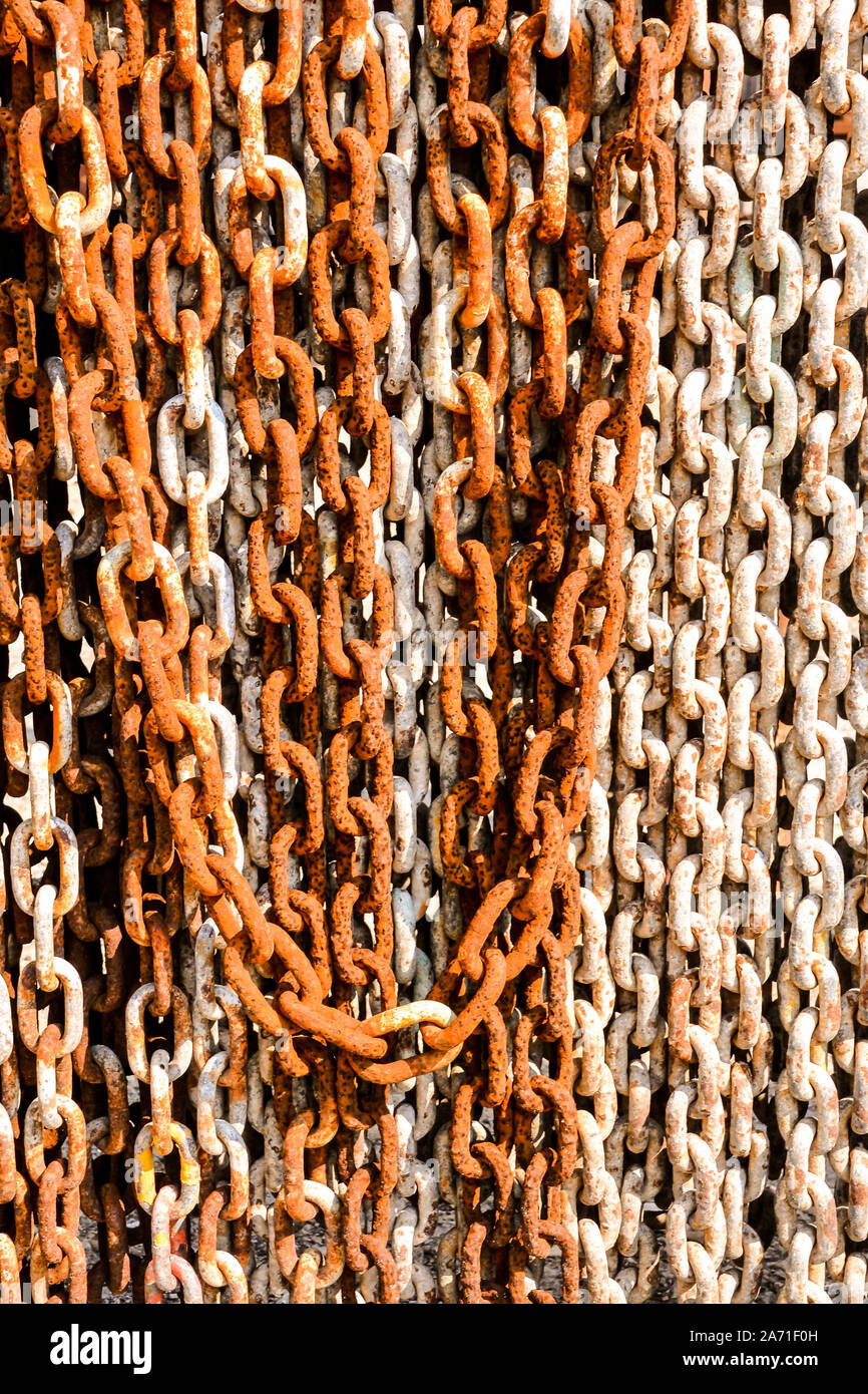 Photo picture background texture of a naval old rusty chain link Stock Photo - Alamy