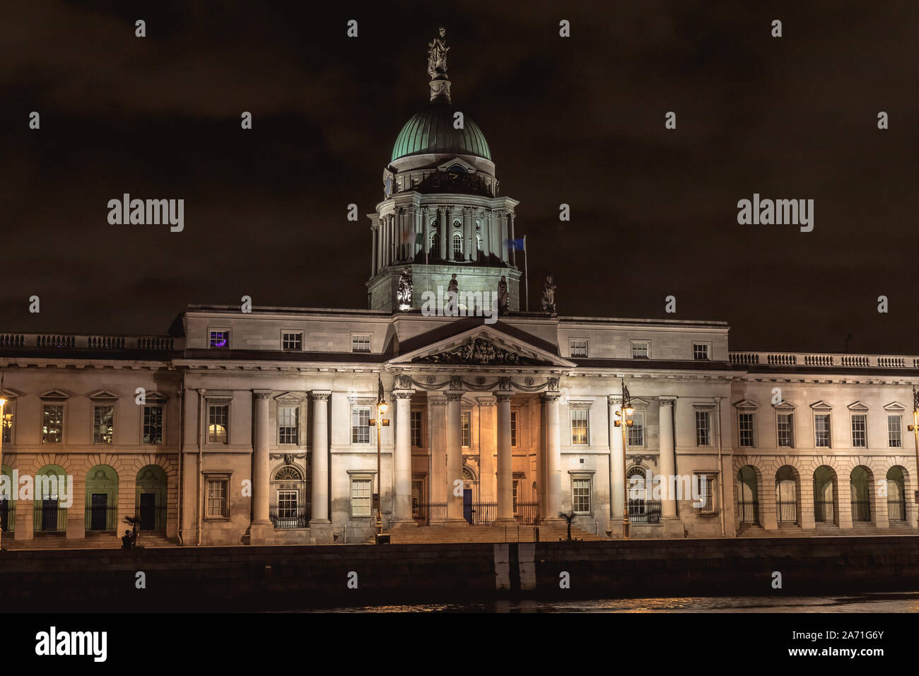 Dublin housing skyline hi-res stock photography and images - Alamy