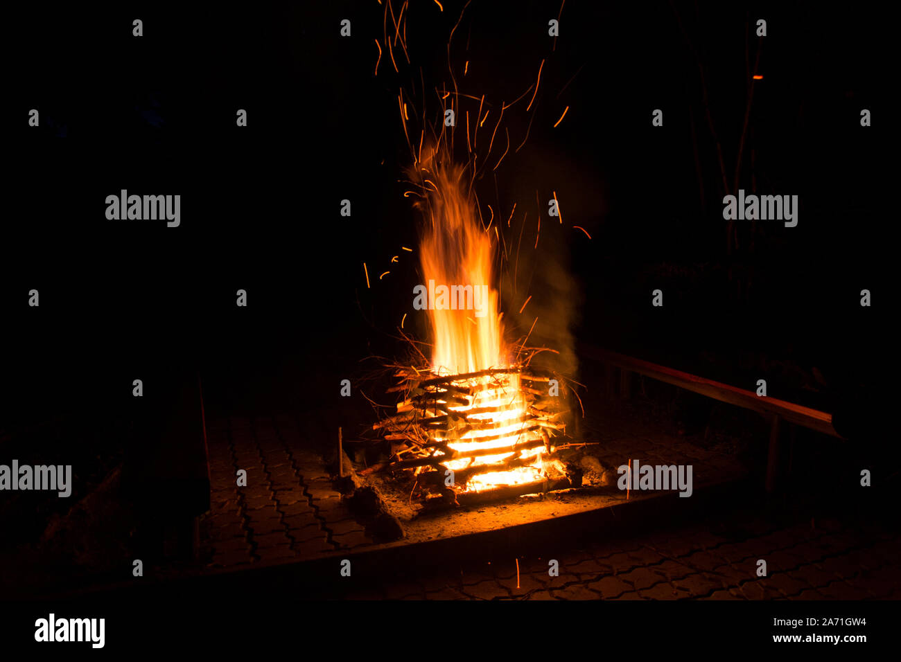 Burning camp hi-res stock photography and images - Alamy