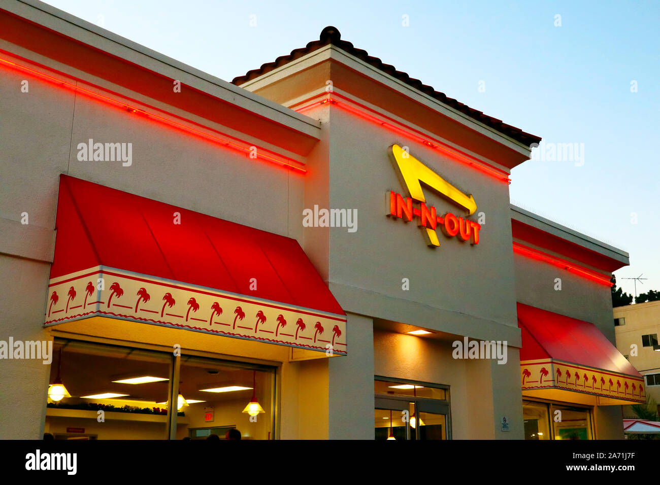 IN-N-OUT BURGER in Hollywood on Sunset Blvd. American chain of Fast ...