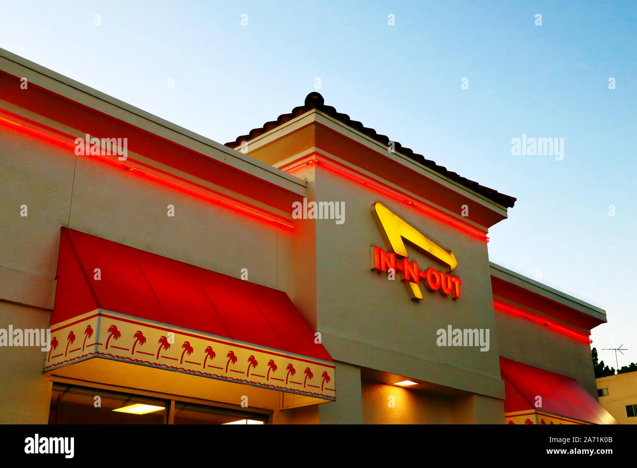 IN-N-OUT BURGER in Hollywood on Sunset Blvd. American chain of Fast ...