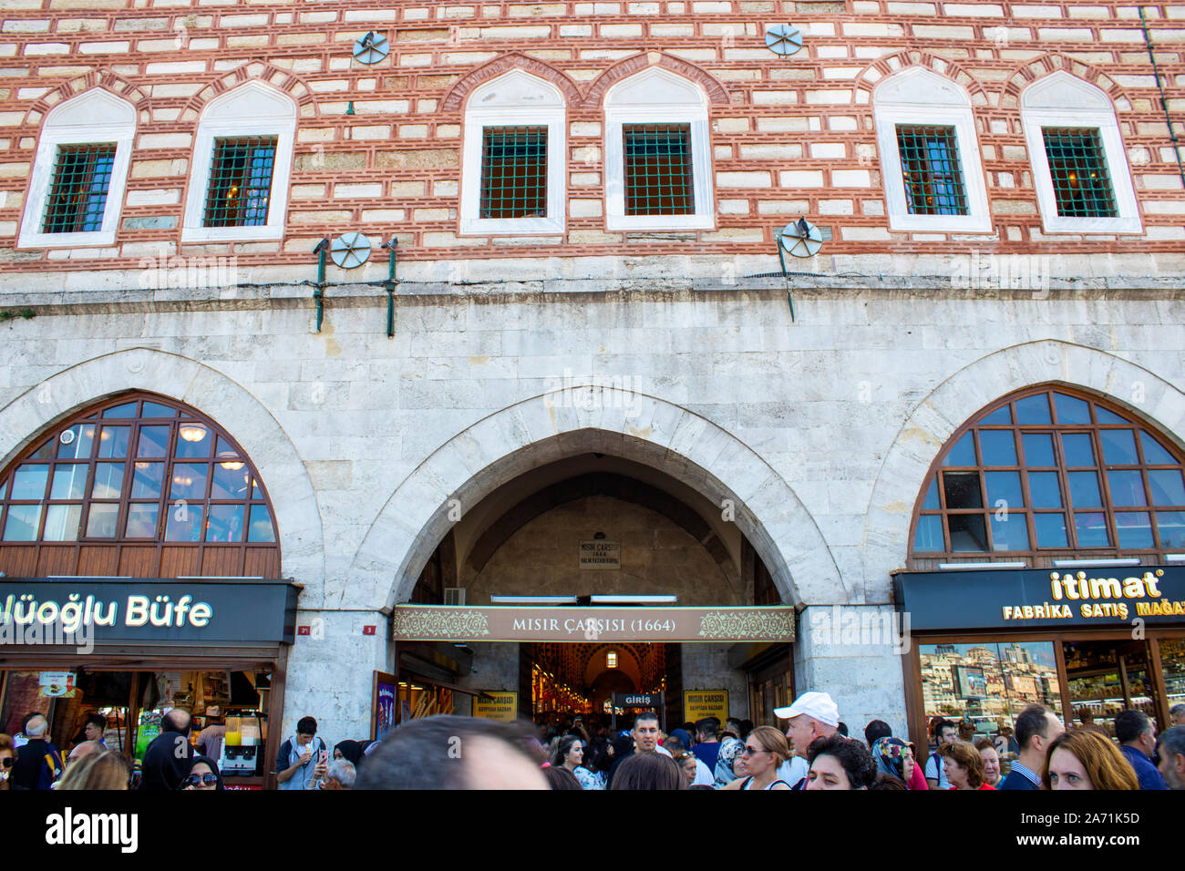 Entrance to spice market istanbul hi-res stock photography and images ...