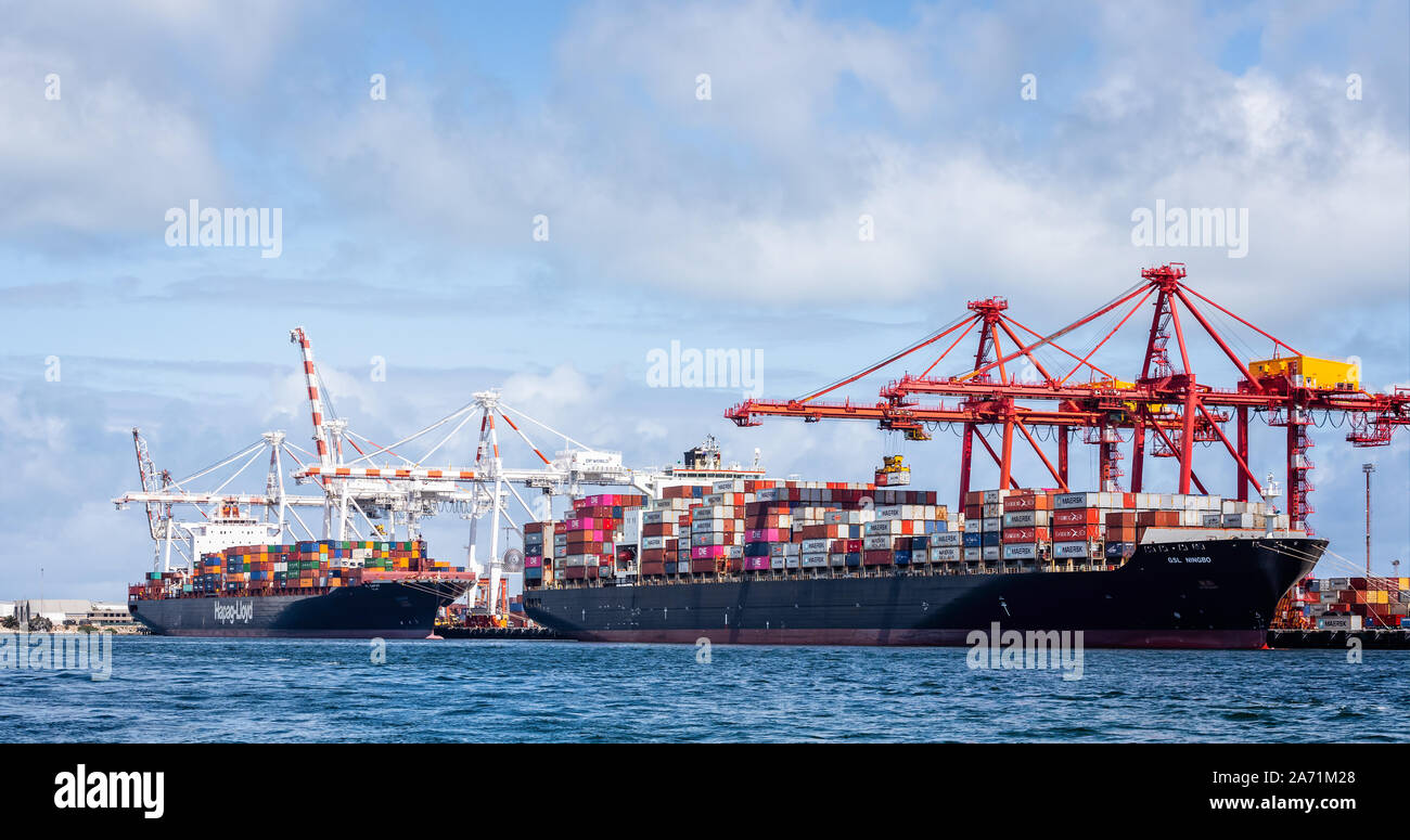 Two cargo vessels hi-res stock photography and images - Alamy