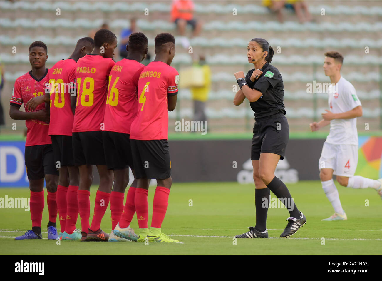 BRASÍLIA, DF - 29.10.2019: SUB 17 ANGOLA E CANADA - Referee Claudia ...