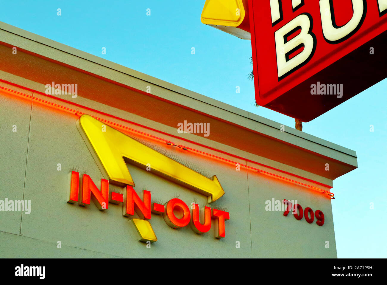 IN-N-OUT BURGER in Hollywood on Sunset Blvd. American chain of Fast ...