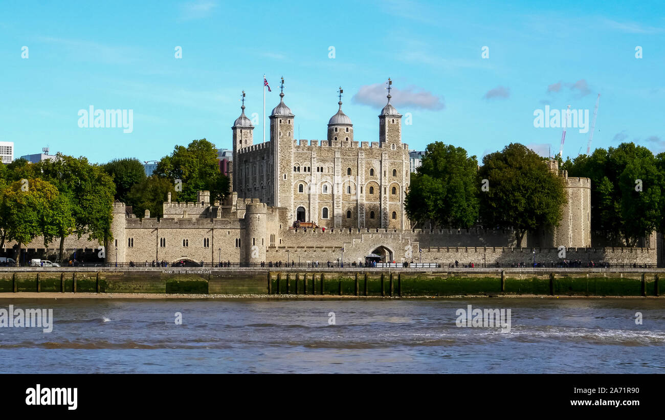 Stone wall river thames hi-res stock photography and images - Alamy