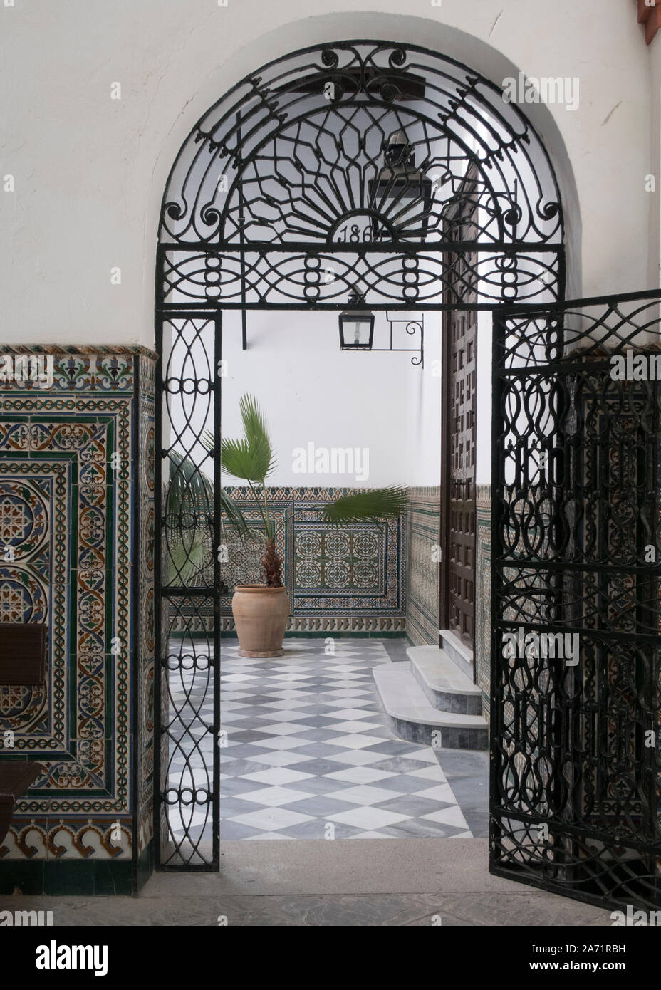 Seville spain door floor hi-res stock photography and images - Alamy