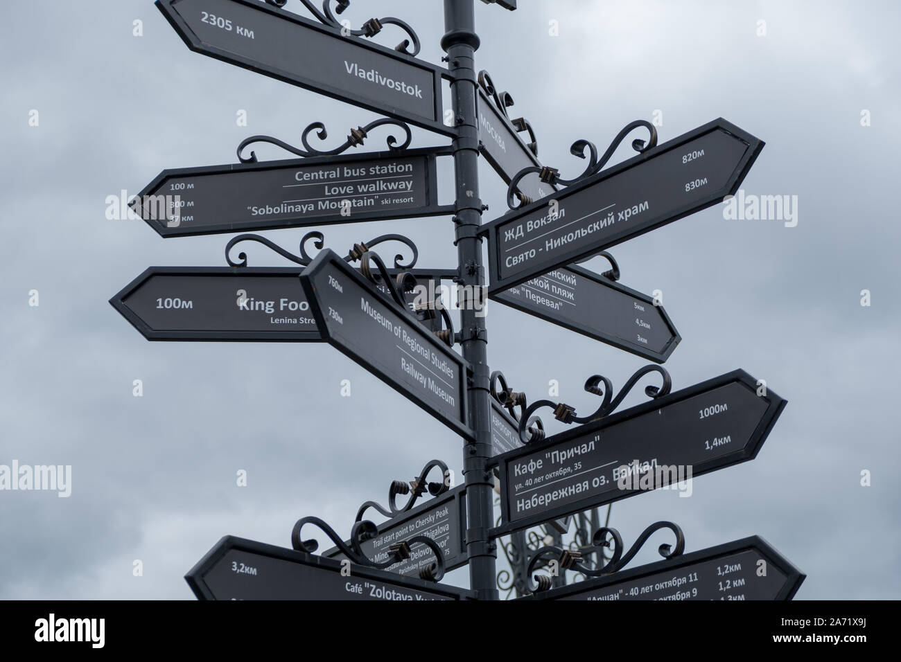 Different directions hi-res stock photography and images - Alamy