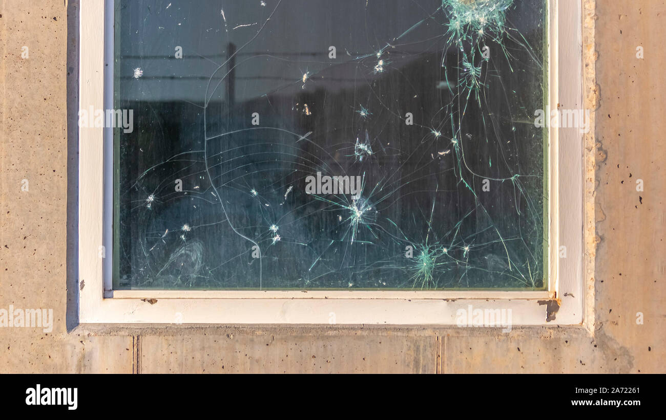 Bulletproof glass hi-res stock photography and images - Alamy