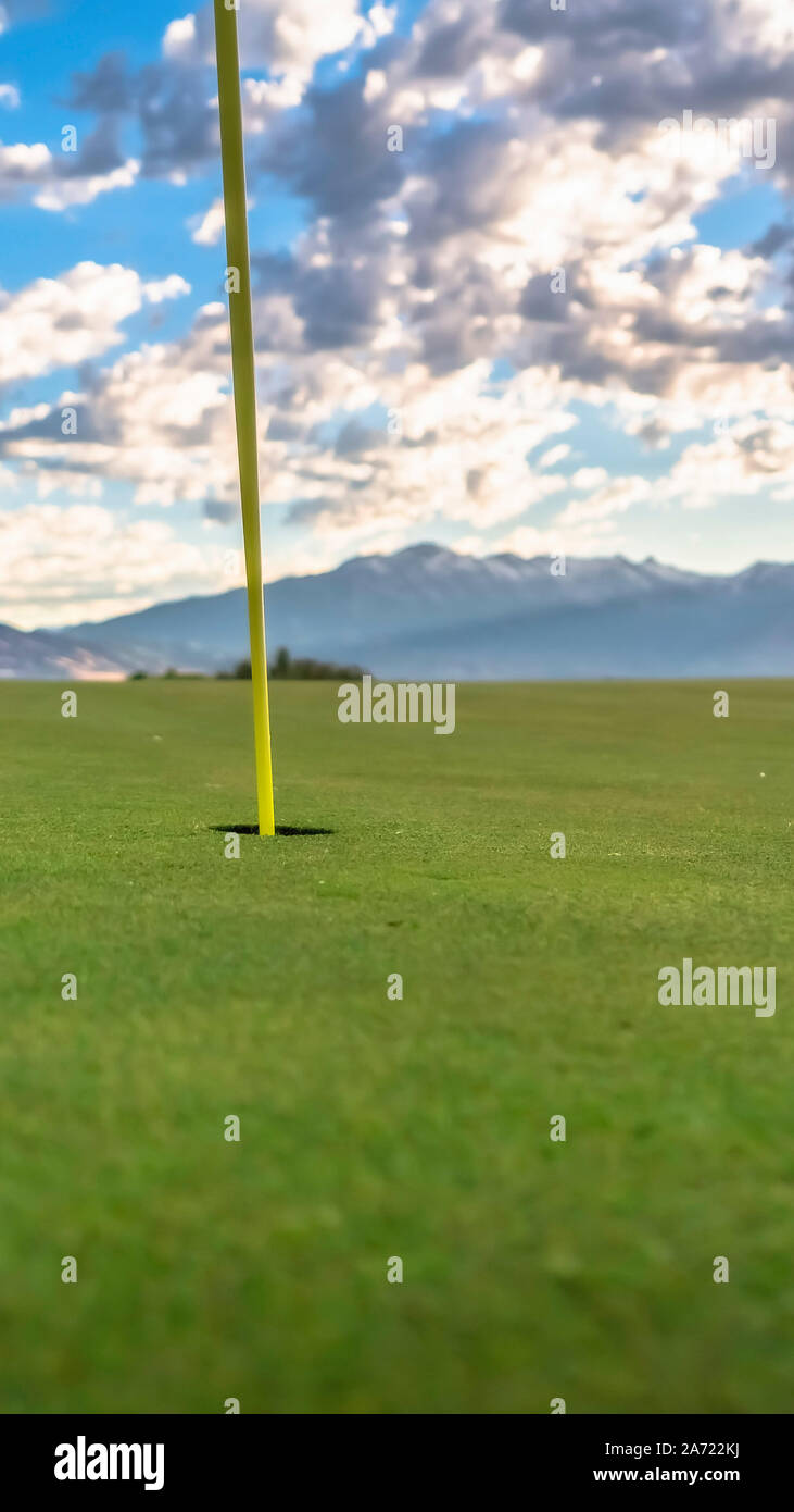 Golf flagstick tall grass hi-res stock photography and images - Alamy