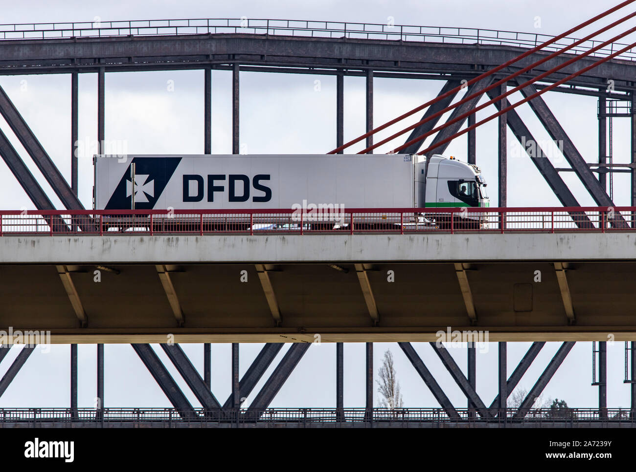 Dfds lorry hi-res stock photography and images - Alamy
