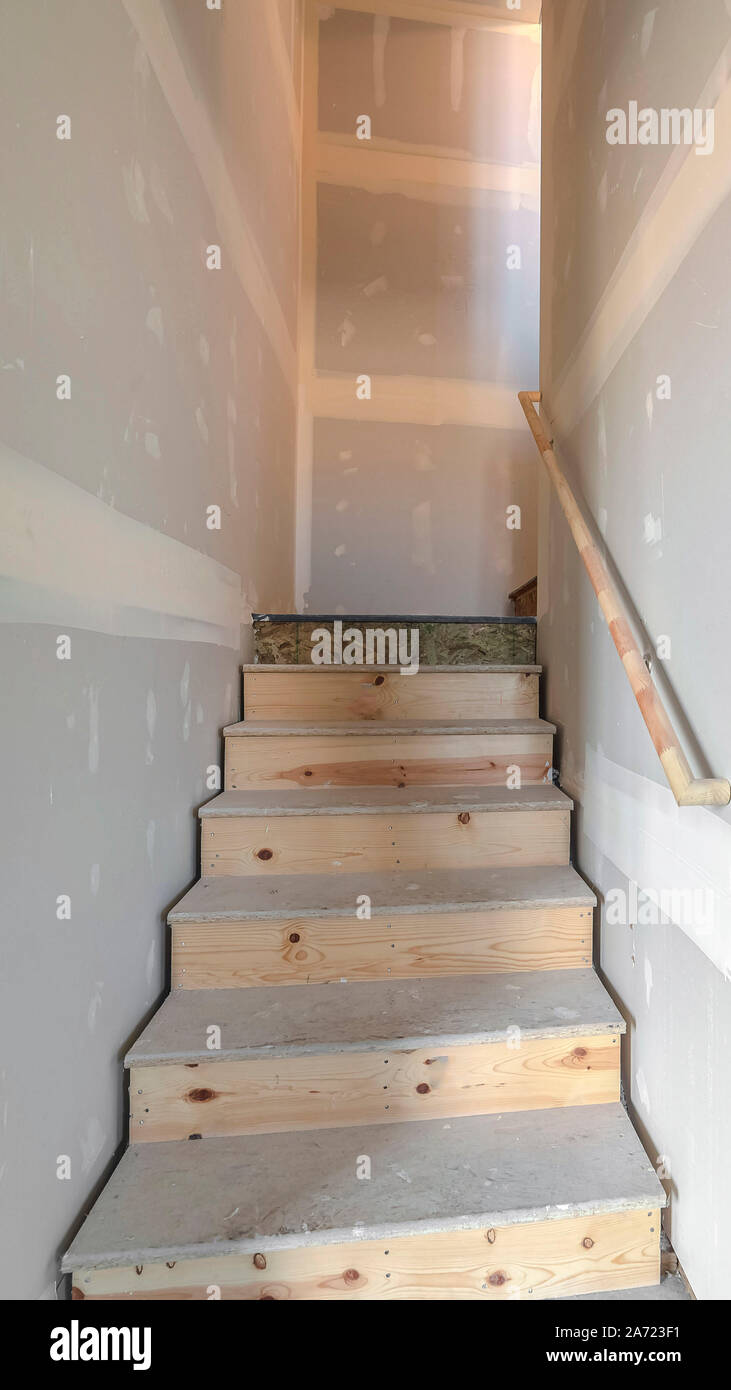 Wooden house base under construction hi-res stock photography and ...