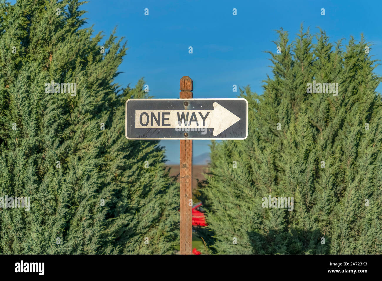 One way road sign hi-res stock photography and images - Alamy
