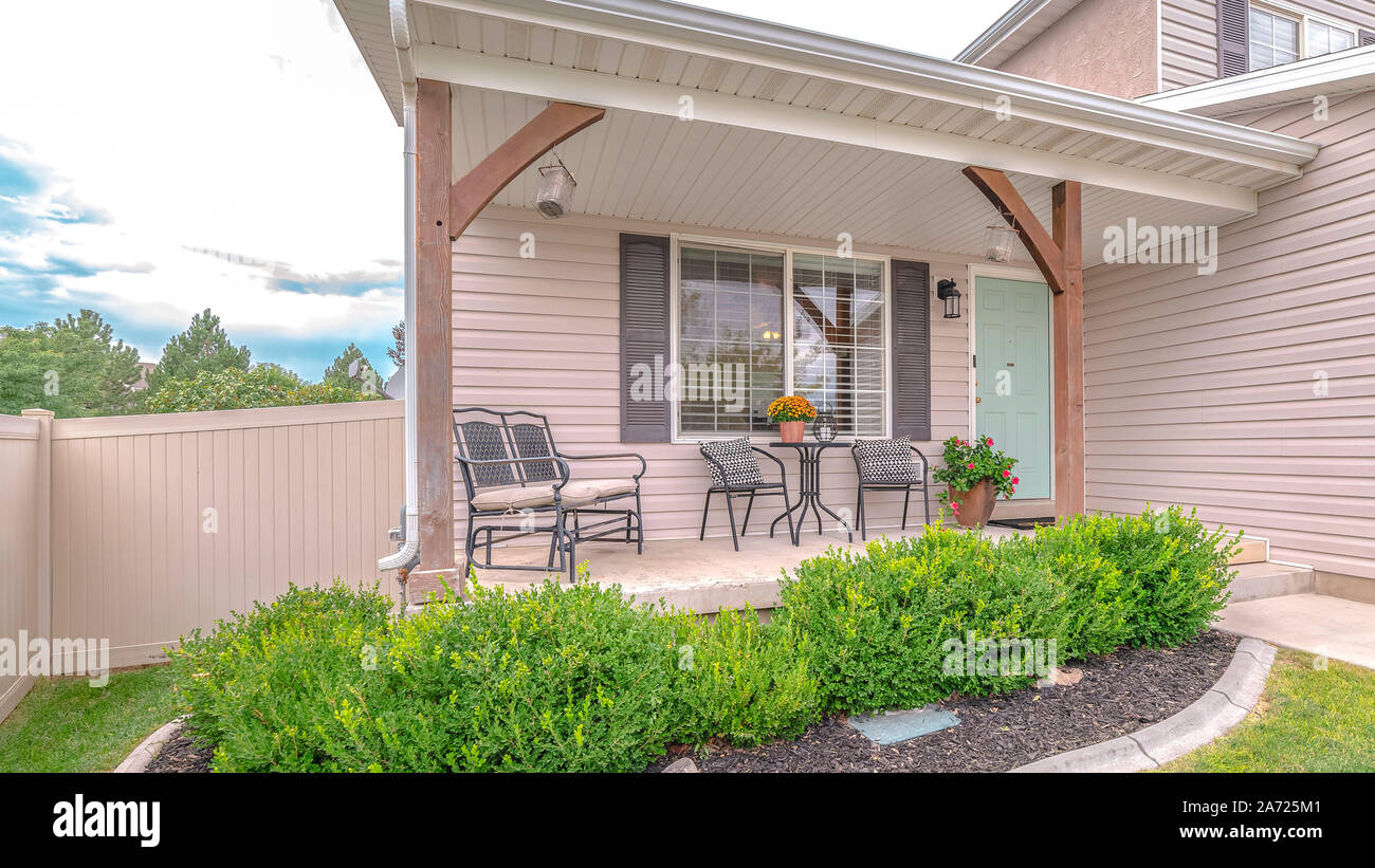 Panorama frame Neatly landscaped small garden in front of porch Stock ...