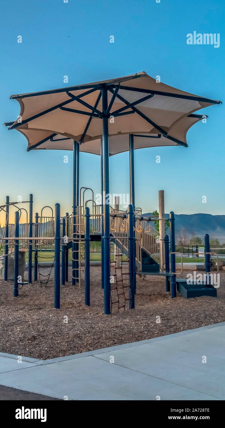 Climbing structures hi-res stock photography and images - Alamy