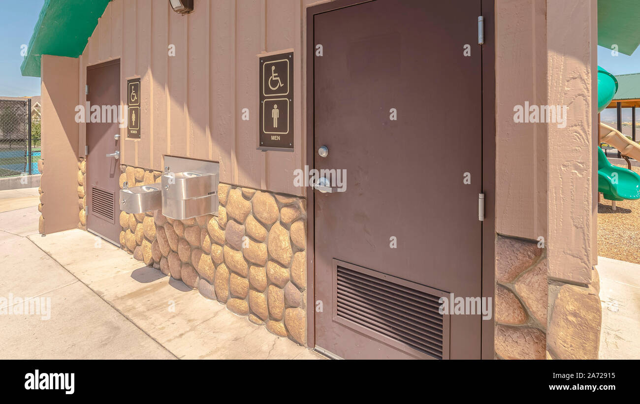 Old lavatory block hi-res stock photography and images - Alamy