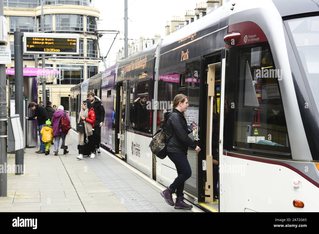 Life in the city of Edinburgh Scotland Stock Photo - Alamy
