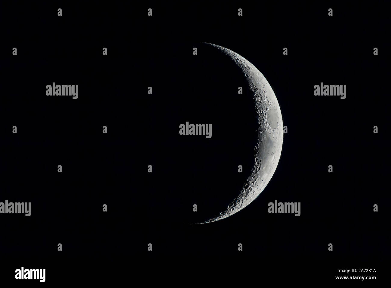 3 5 day old moon hi-res stock photography and images - Alamy