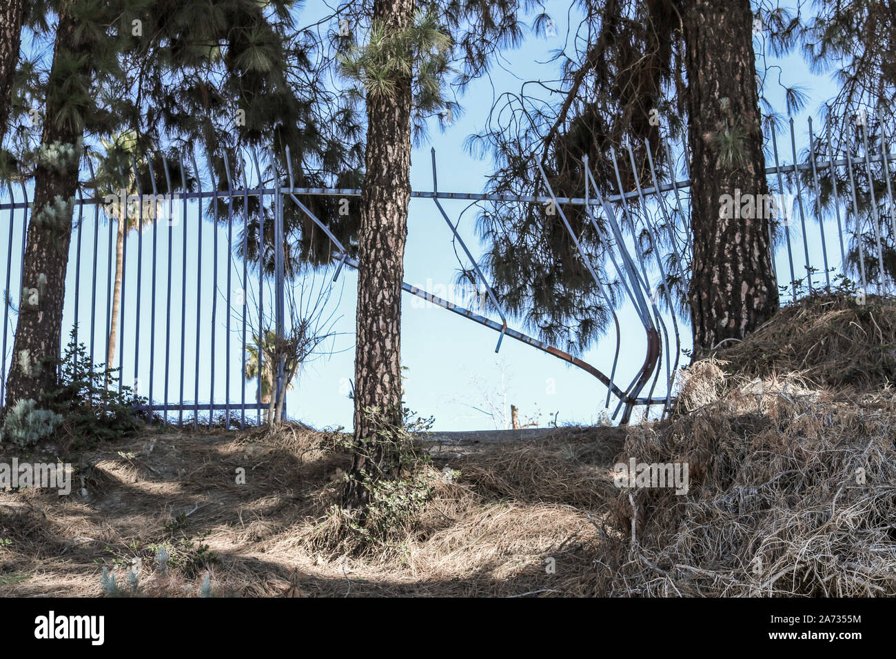Old broken fence hi-res stock photography and images - Alamy
