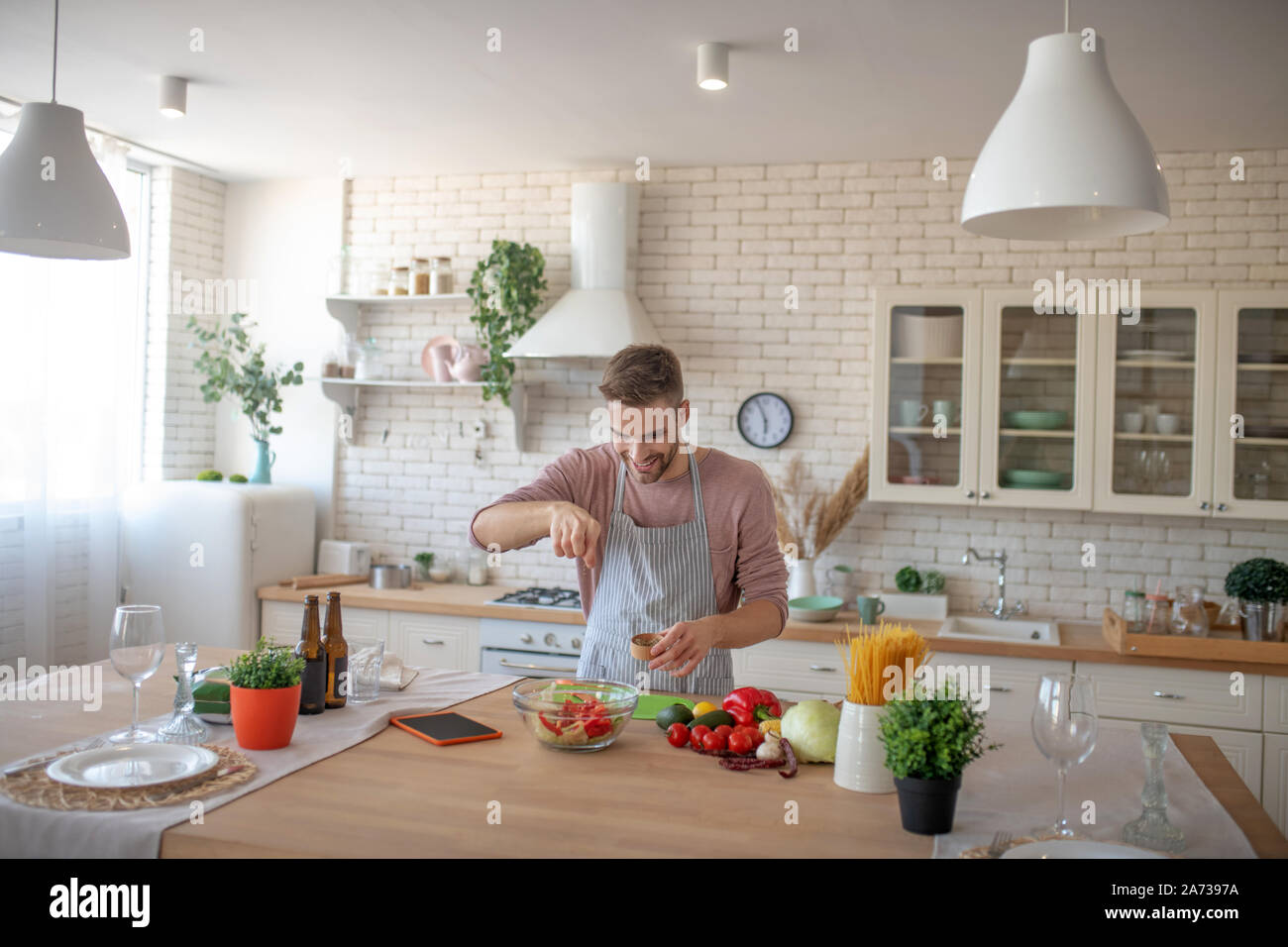 Man enjoying alone time hi-res stock photography and images - Alamy