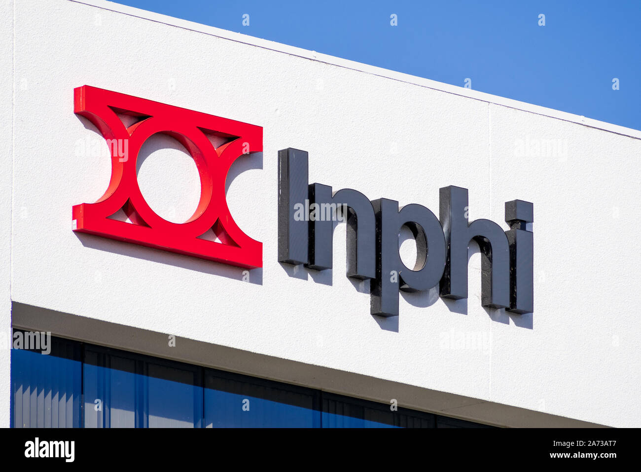 Linear transimpedance amplifiers hi-res stock photography and images ...