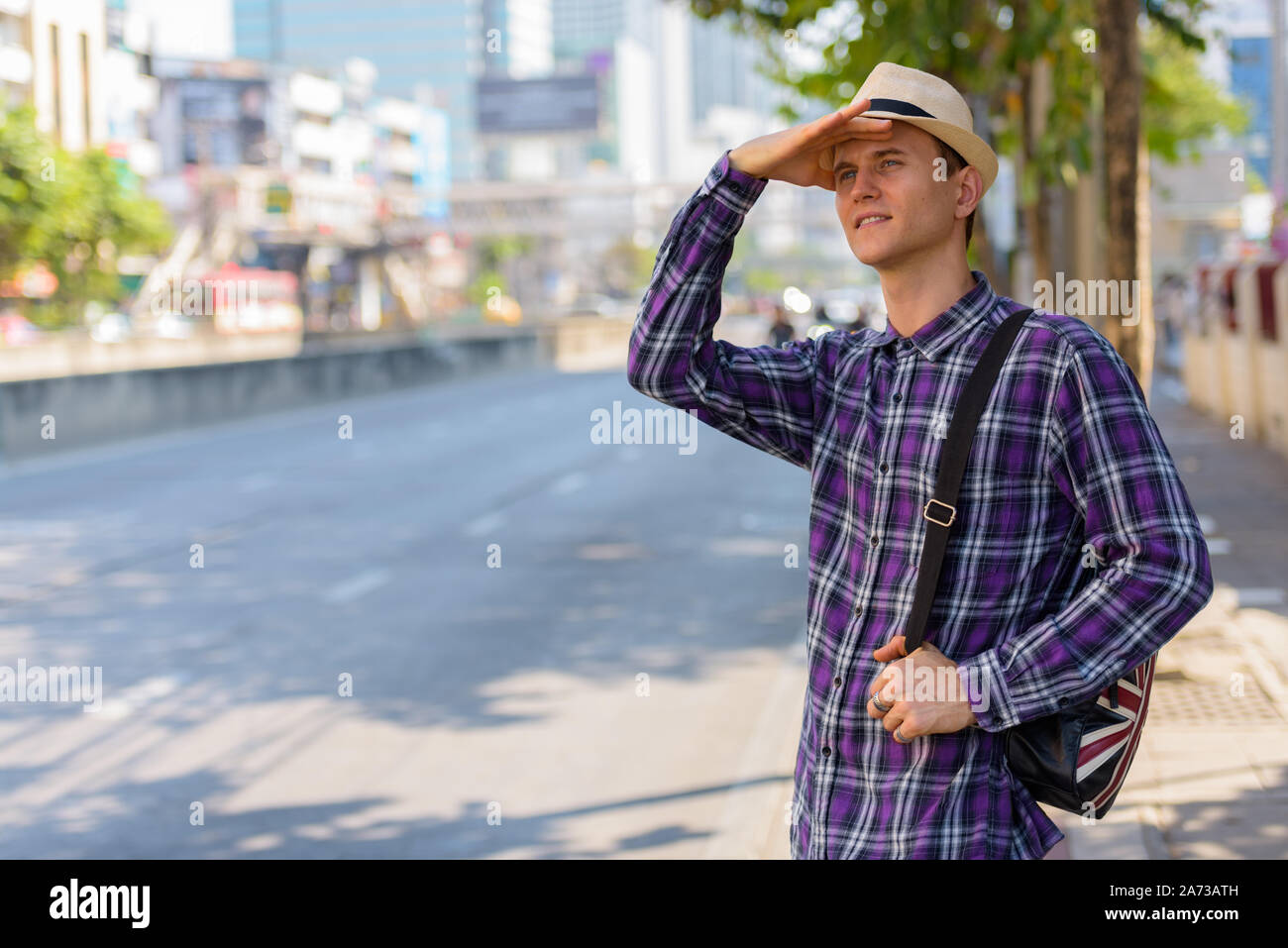 Man in distance hi-res stock photography and images - Alamy