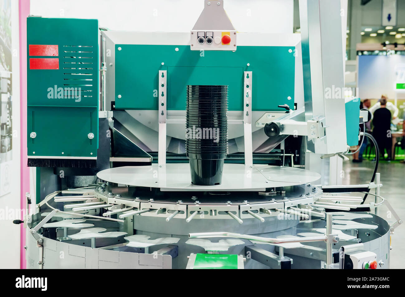 Conveyor for mechanical planting of seedlings. Machine with grabs ...