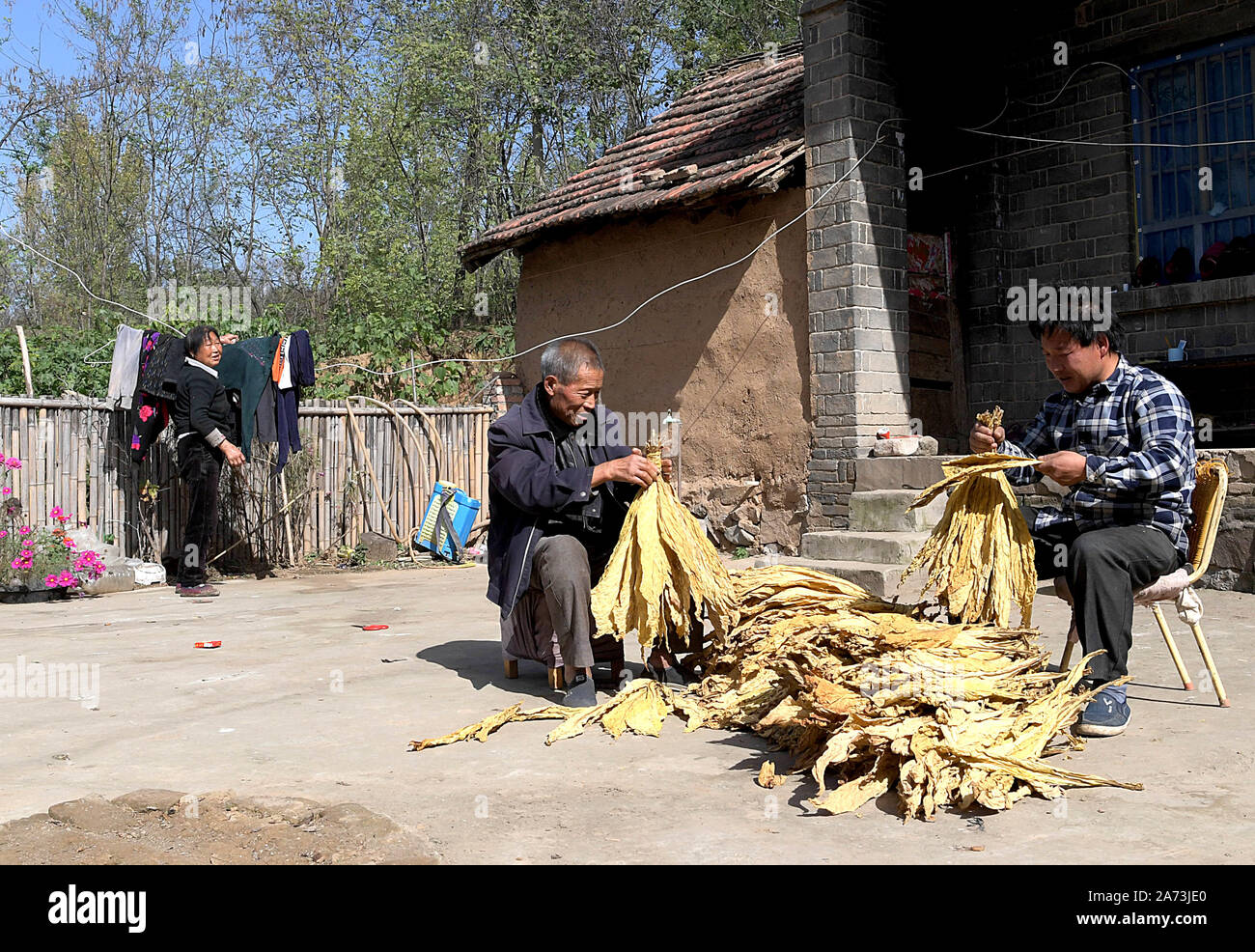 Destitute family hi-res stock photography and images - Alamy