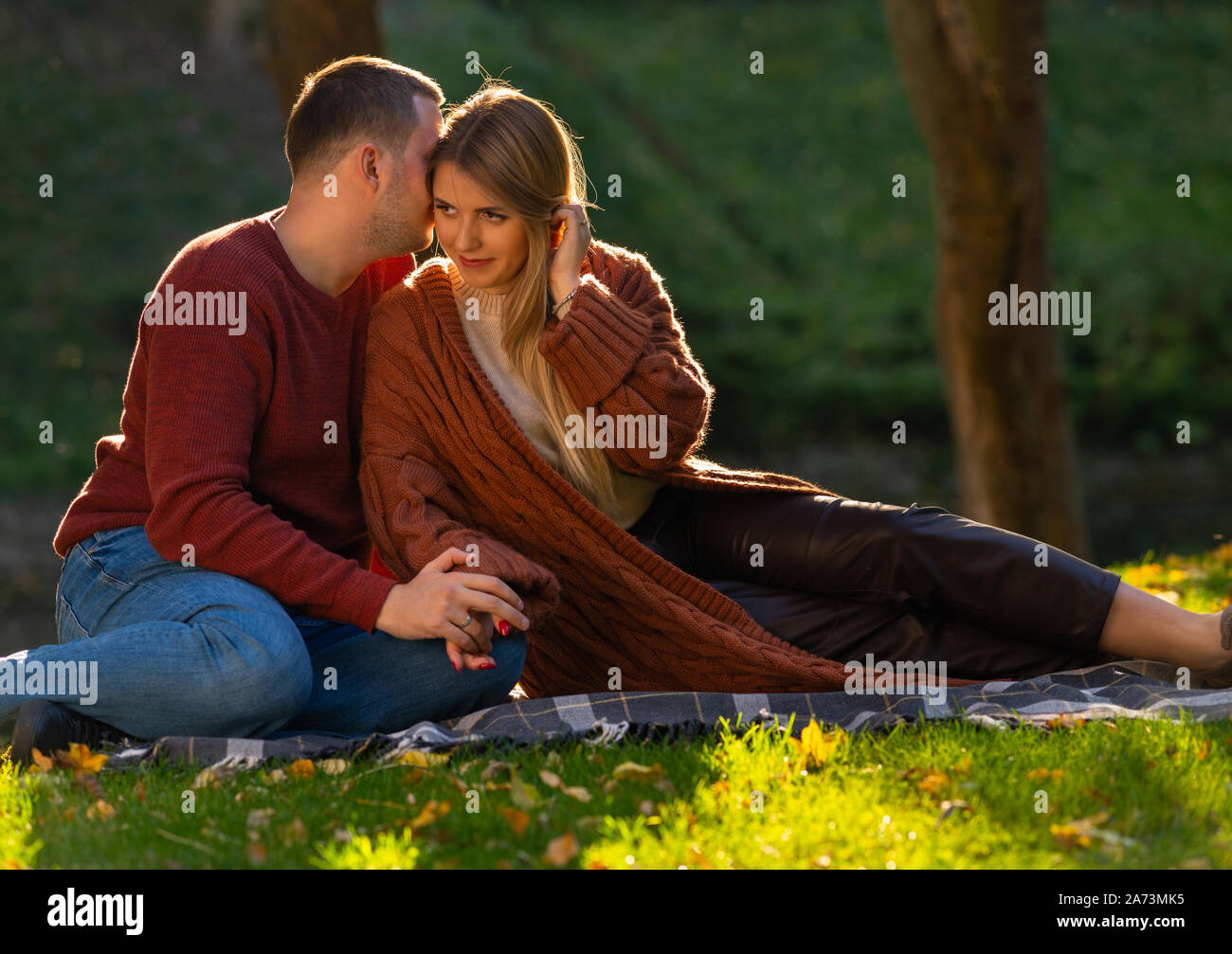 Couple cuddling on picnic blanket hi-res stock photography and images ...