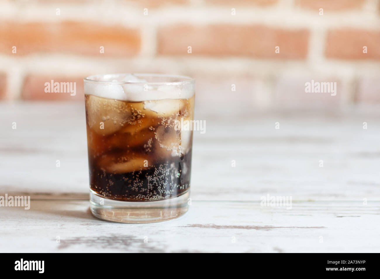 Cold fizzy cola soda with ice cubes in glass Stock Photo - Alamy