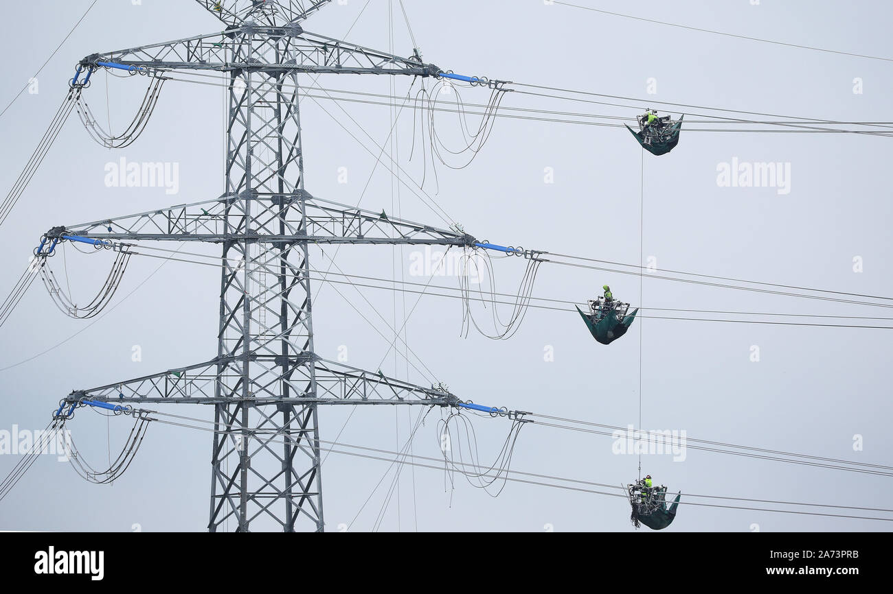Riedlingen, Germany. 30th Oct, 2019. Fitters secured with climbing ...