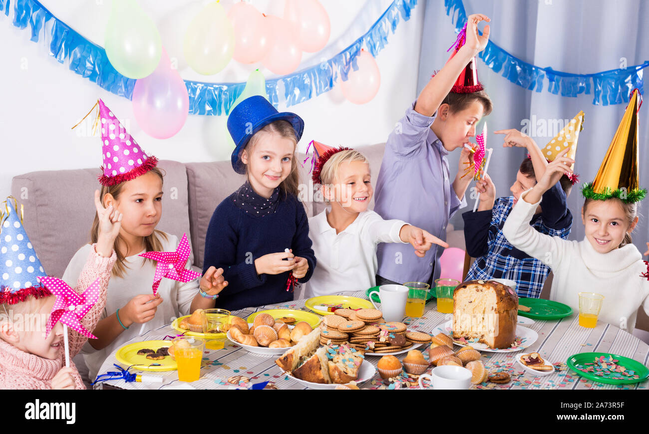 Smiling group of children having party friend’s birthday Stock Photo ...