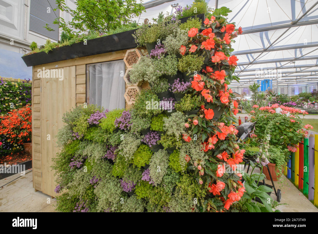 Vertical green screen in hi-res stock photography and images - Alamy