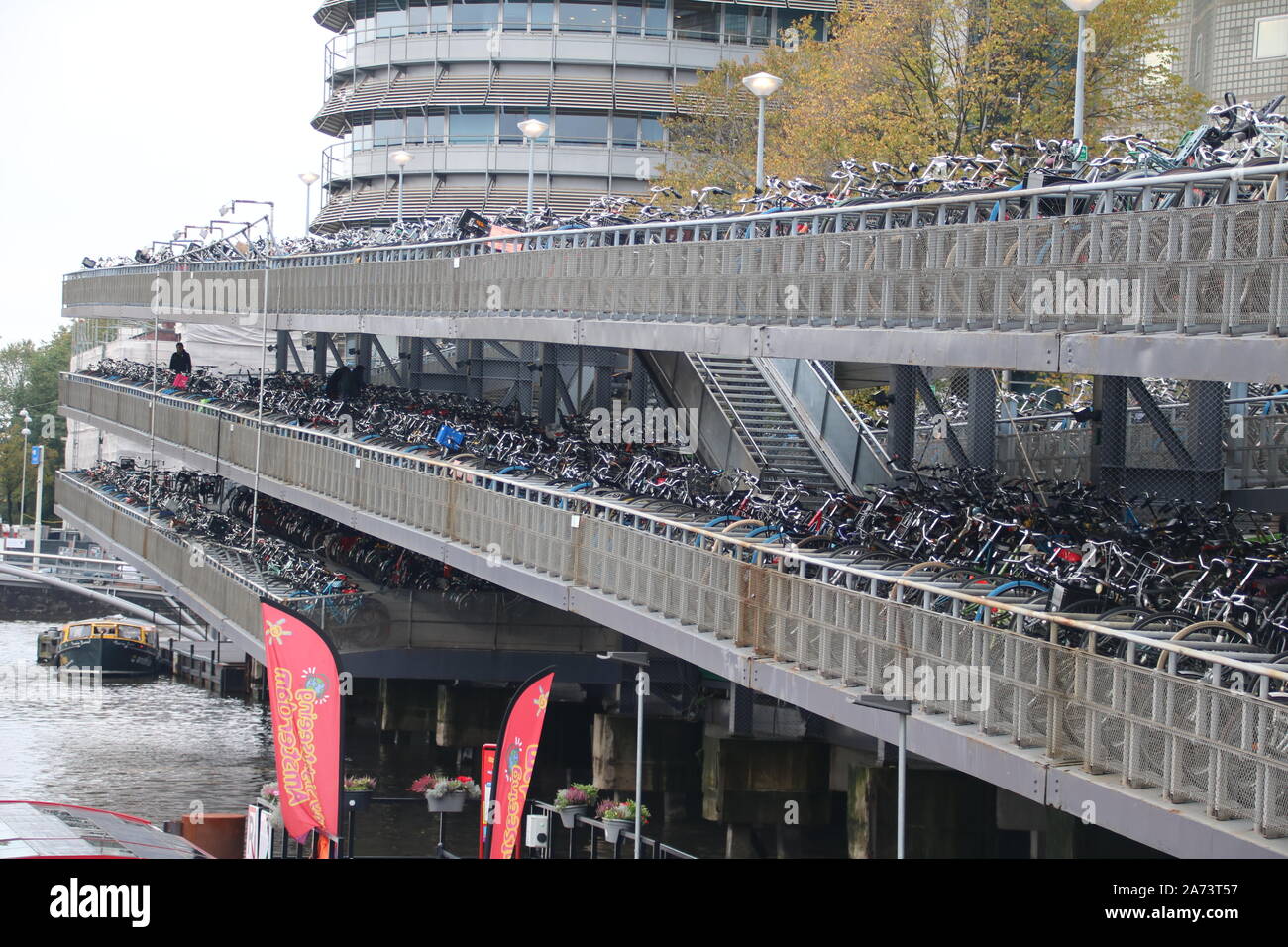 bike storage racks at amsterdam central station Stock Photo - Alamy