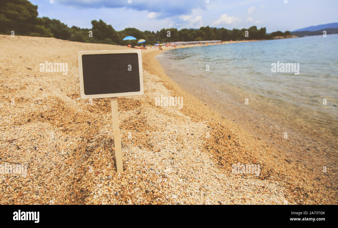 Summer vacation holiday concept. An empty wooden signboard for a ...