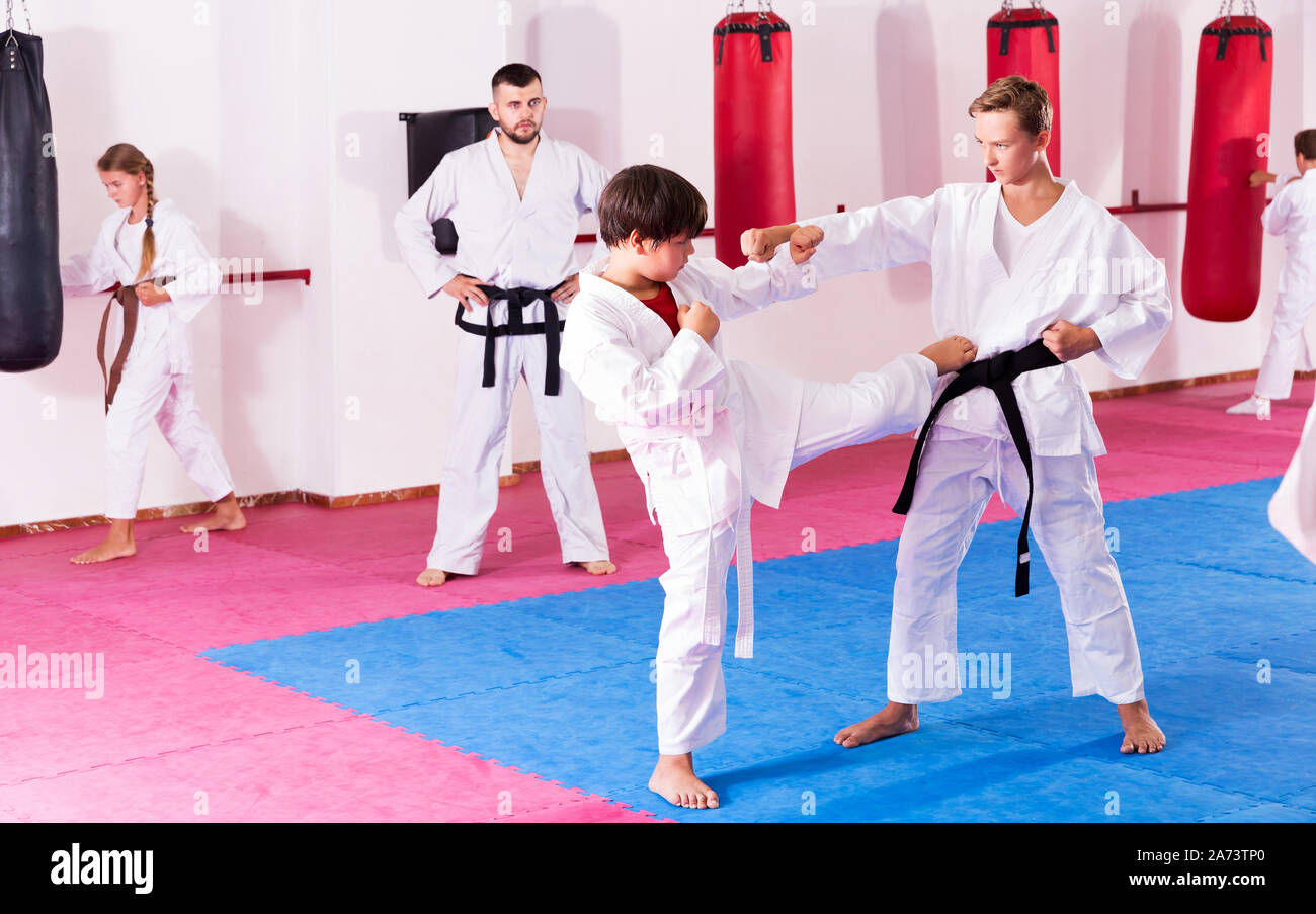 Karate class female teacher hi-res stock photography and images - Alamy