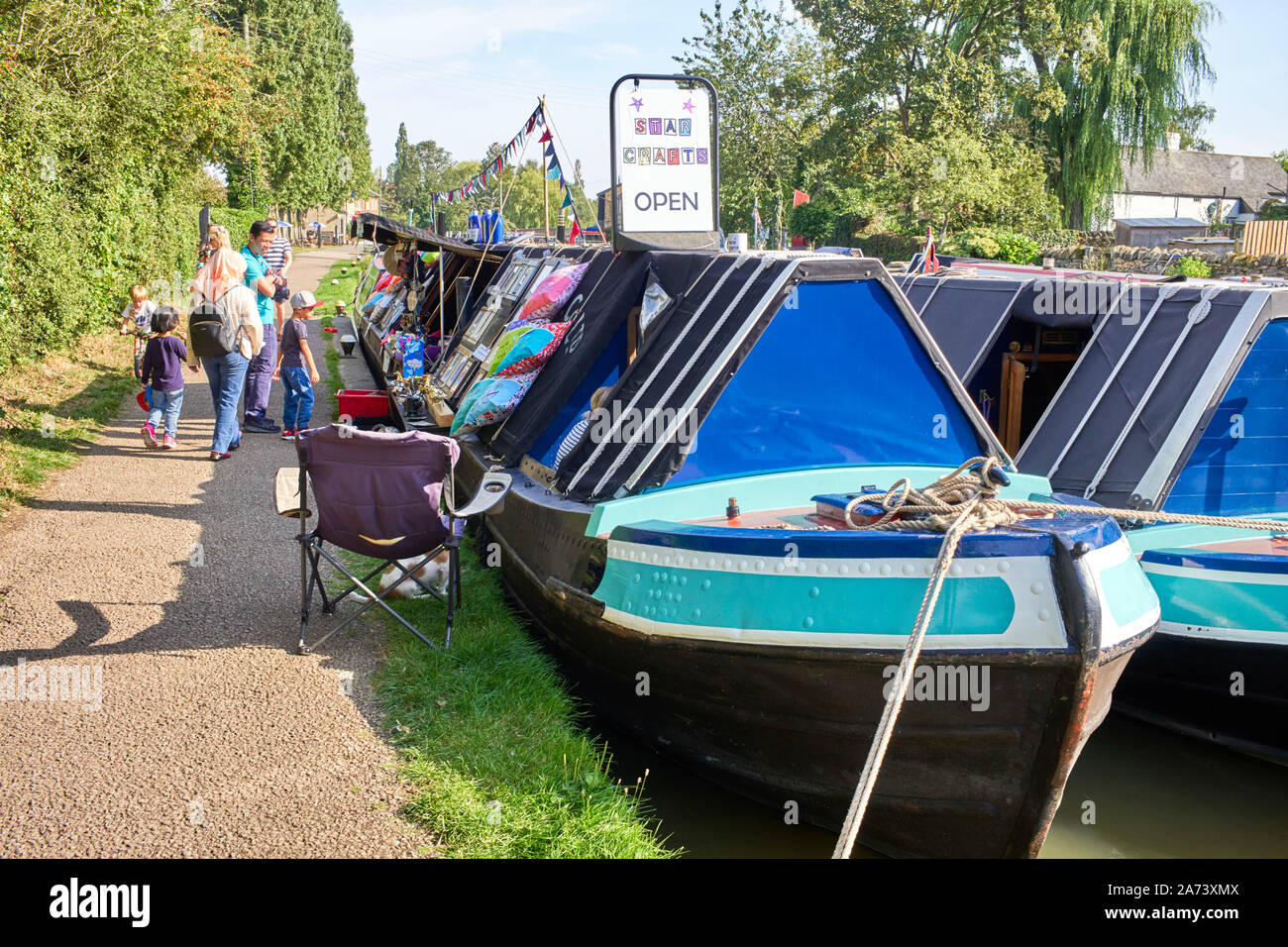 Trading boat hi-res stock photography and images - Alamy