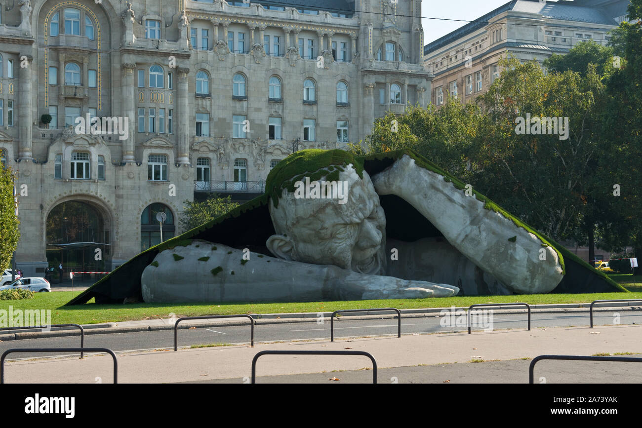 Sculpture emerging from the ground hi-res stock photography and images ...