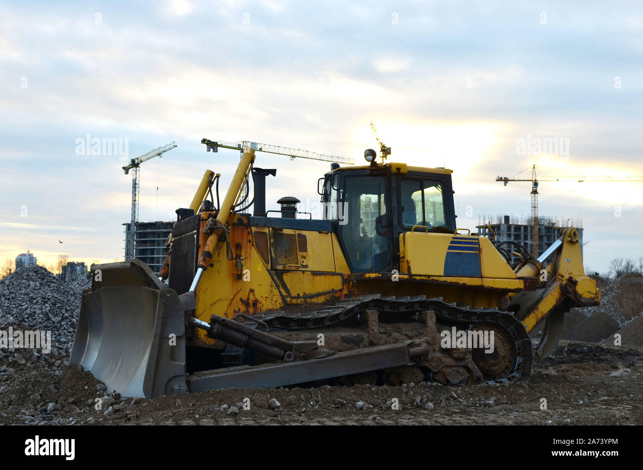 Track-type bulldozer, earth-moving equipment. Land clearing, grading ...