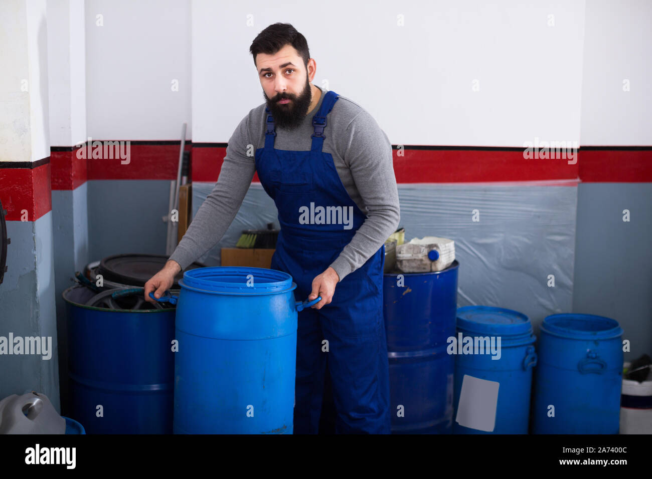 Transporting barrels hi-res stock photography and images - Alamy