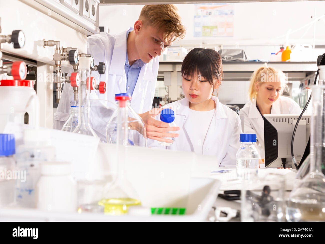 Scientific observation noting hi-res stock photography and images - Alamy