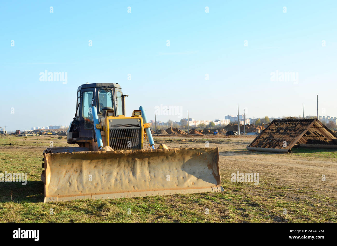 Track-type bulldozer, earth-moving equipment. Land clearing, grading ...