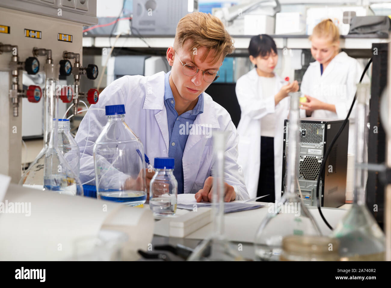 Chemical faculty hi-res stock photography and images - Alamy