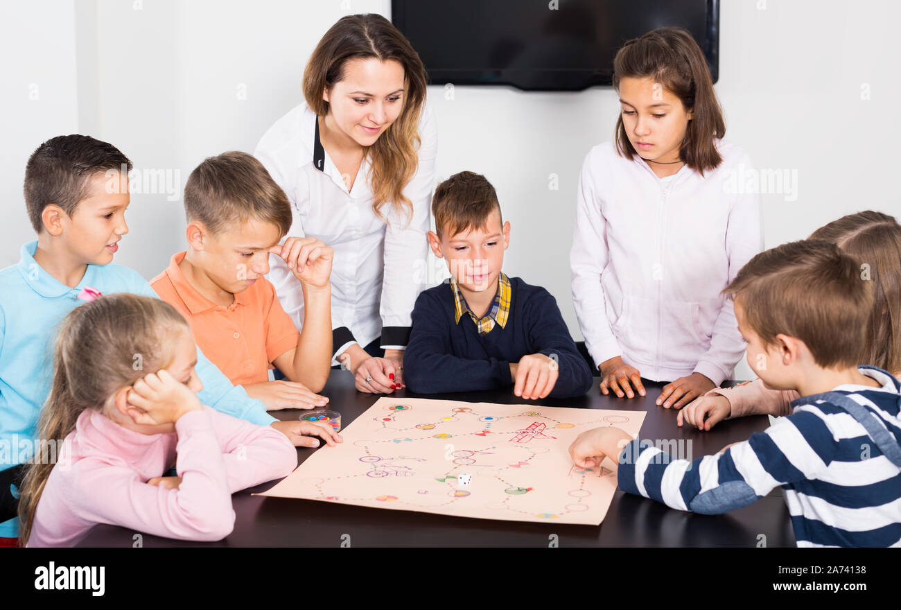 Pre school children playing table hi-res stock photography and images ...