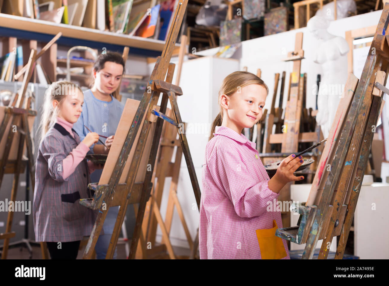 Pupils girls gently draw the lesson of drawing in art studio Stock ...