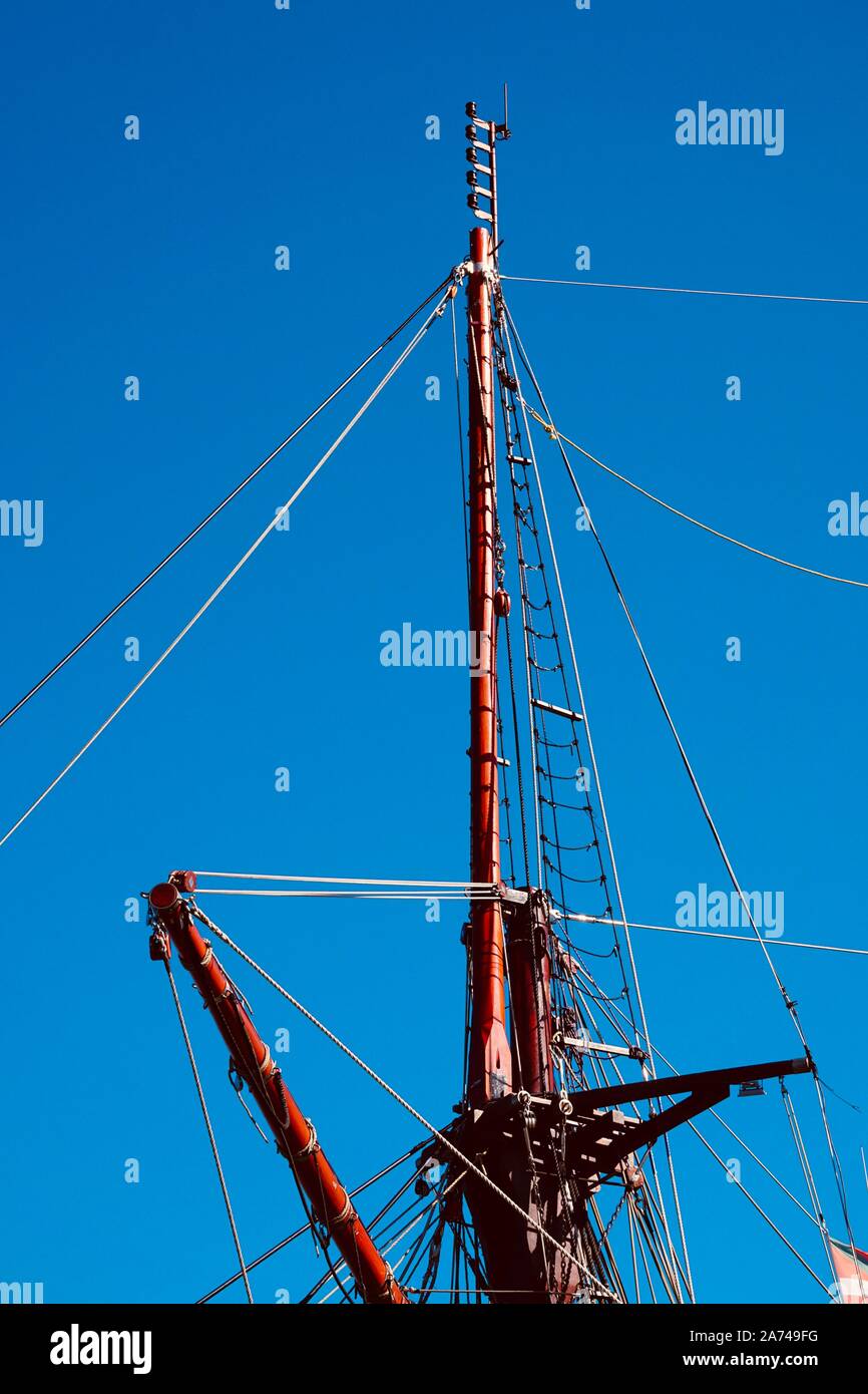 mast and ropes on the ship Stock Photo - Alamy
