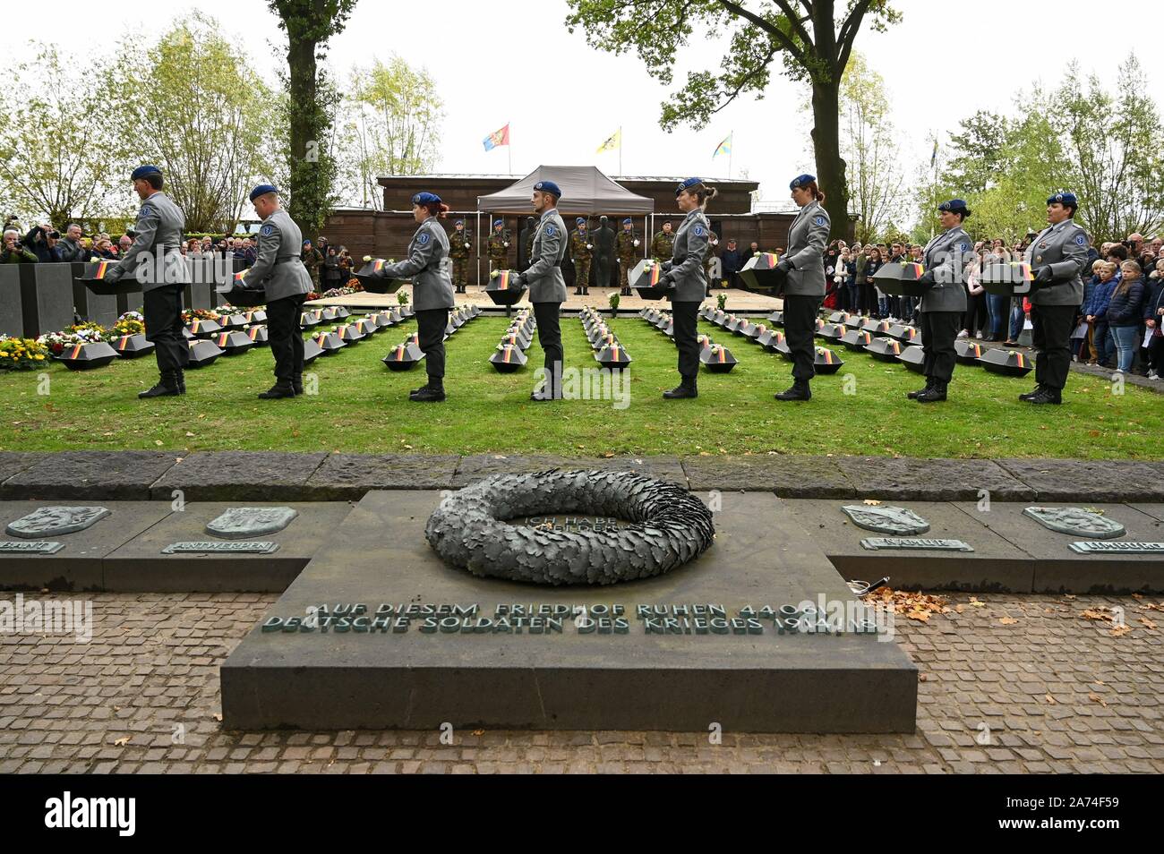 Bundeswehr soldiers carry Coffins of dead german soldiers of Worldwar 1 ...