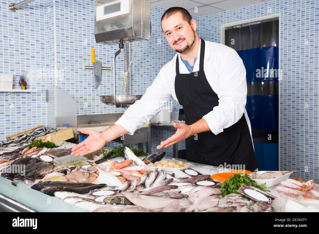 Man eating clam hi-res stock photography and images - Alamy
