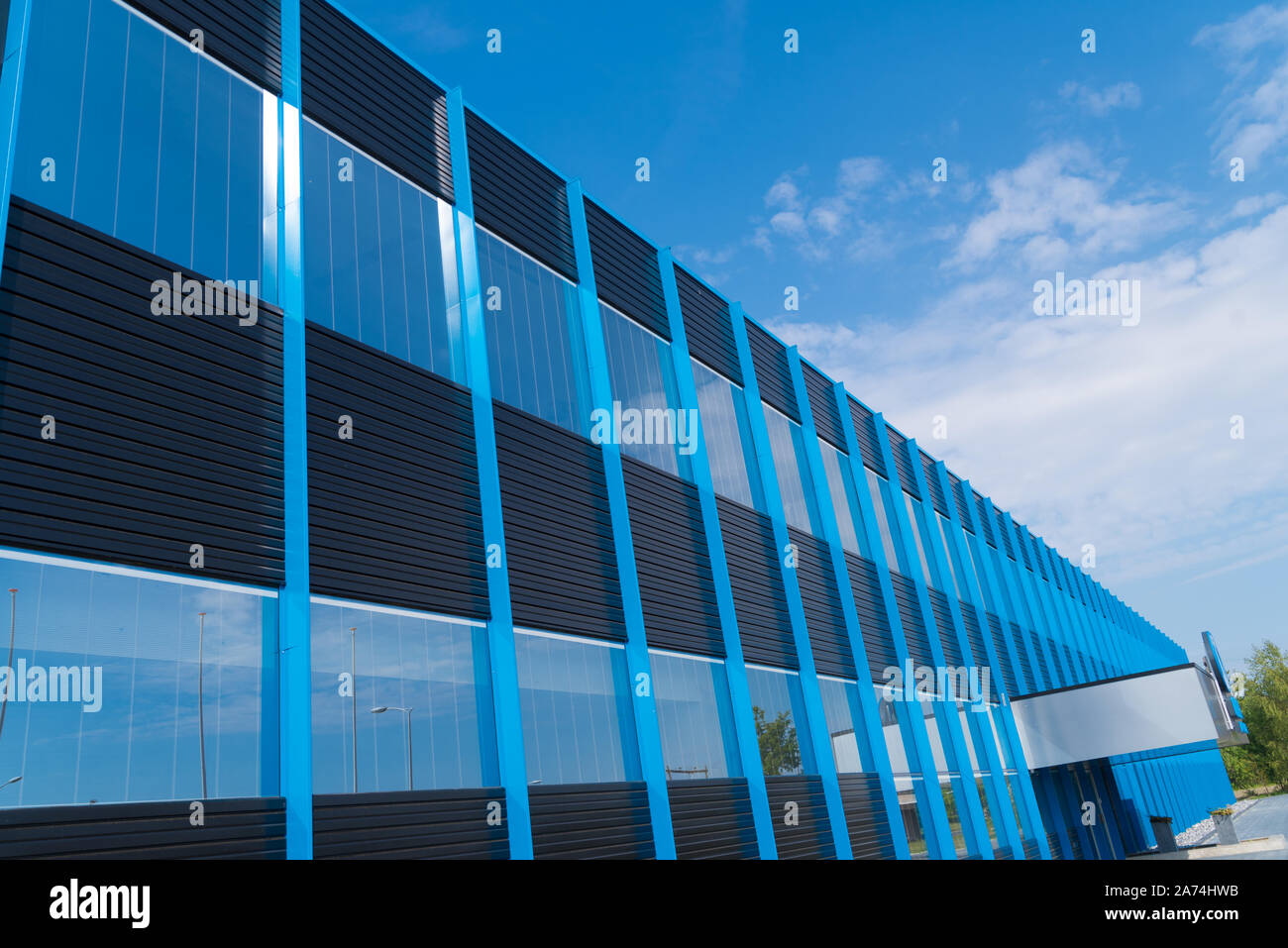 modern blue office building exterior Stock Photo - Alamy